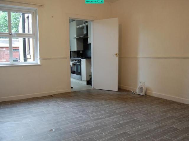 4 bedroom end of terrace house to rent