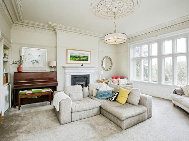 4 bedroom end of terrace house to rent