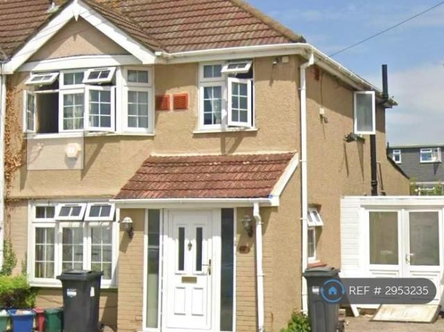 4 bedroom end of terrace house to rent