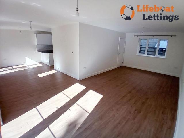 4 bedroom end of terrace house to rent