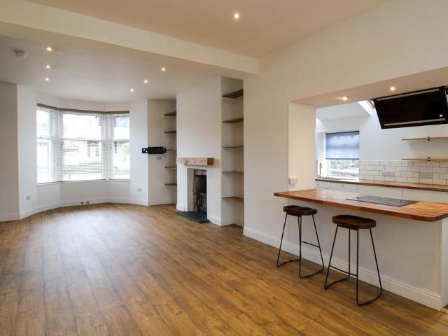 4 bedroom end of terrace house to rent