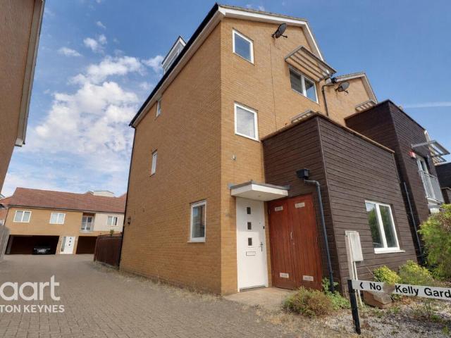 4 bedroom end of terrace house to rent