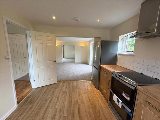 4 bedroom end of terrace house to rent