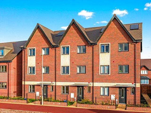 4 Bedroom End Of Terrace House To Rent In Barrosa Way, Whitehouse, MK8