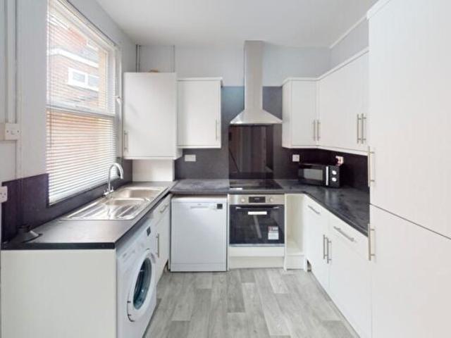 4 Bedroom End Of Terrace House To Rent In Foxhall Road, Nottingham, Nottinghamshire, NG7