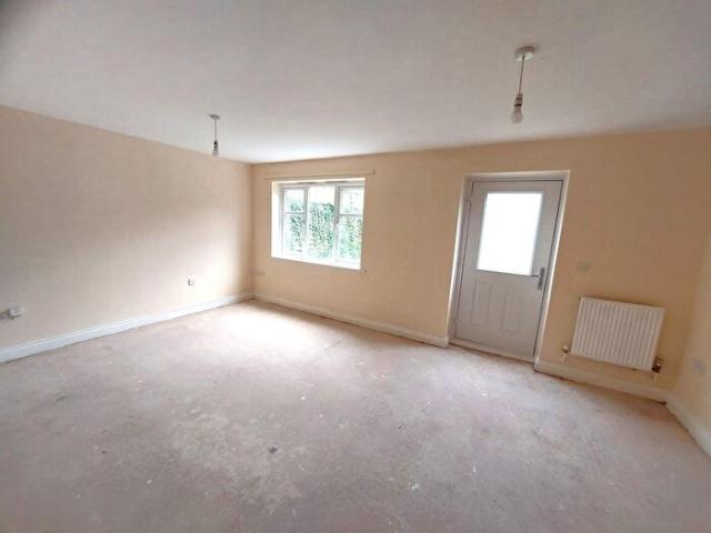 4 Bedroom End Of Terrace House To Rent In Montgomery Drive, Rugby, CV22