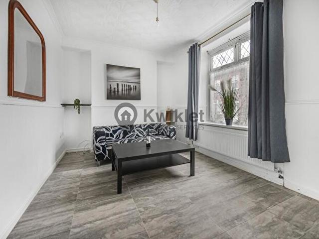 4 Bedroom End Of Terrace House To Rent In Queen Street, Pontypridd, CF37