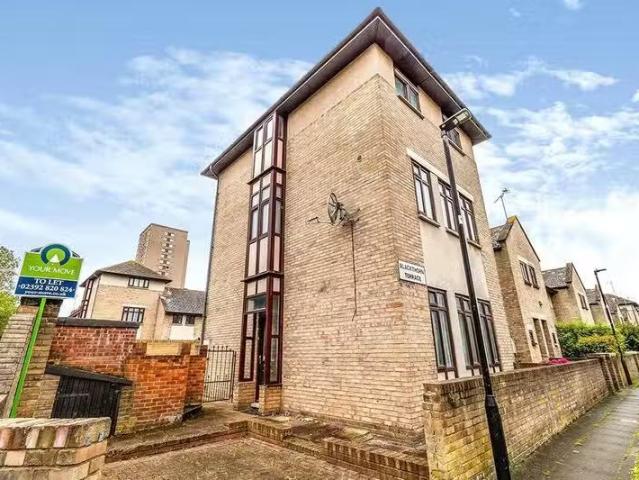 4 bedroom End Terrace House to rent, Cumberland Street, Portsm.