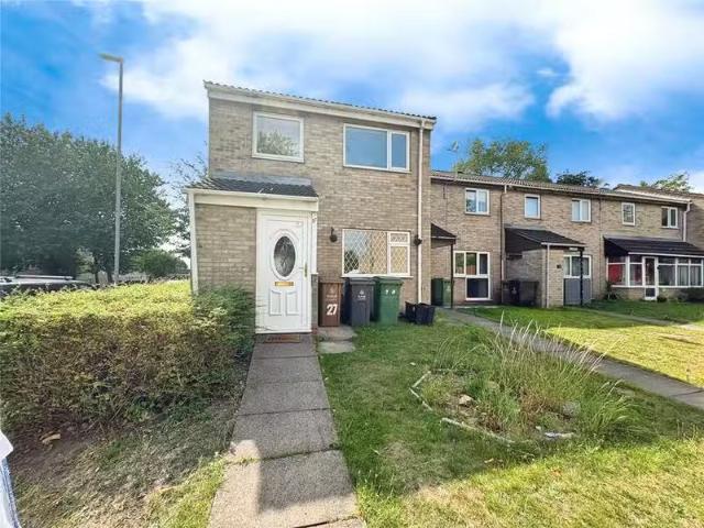 4 bedroom End Terrace House to rent, Farmhouse Road, Willenhal.