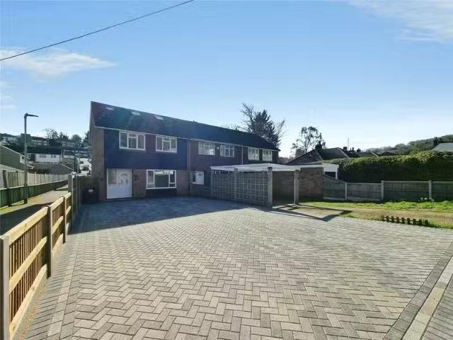 4 bedroom End Terrace House to rent, Princes Avenue, Chatham.