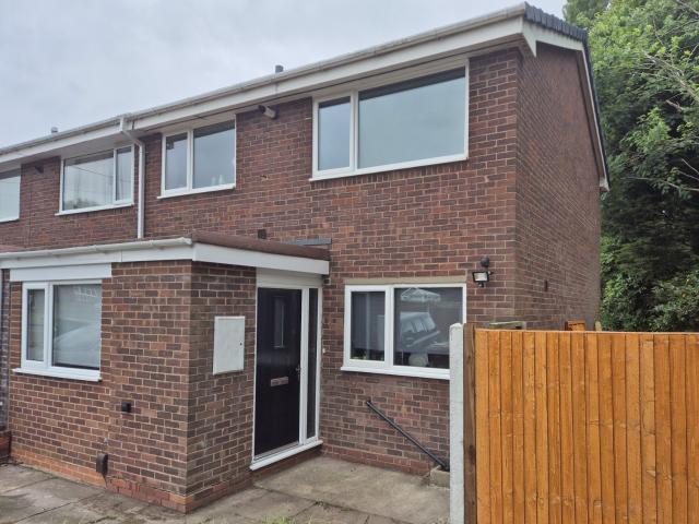 4 Bedroom End Terraced House To Let in Birmingham, B28