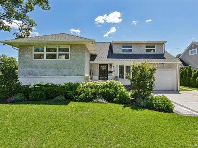 4 bedroom, East Williston NY 11596 104921905