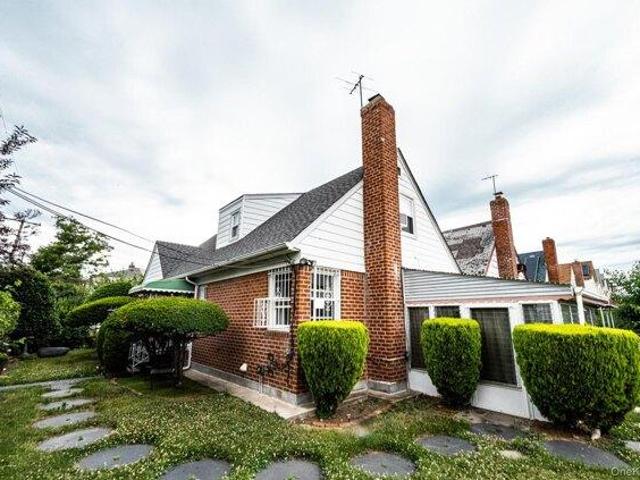 4 bedroom, East Elmhurst NY 11369 103623905