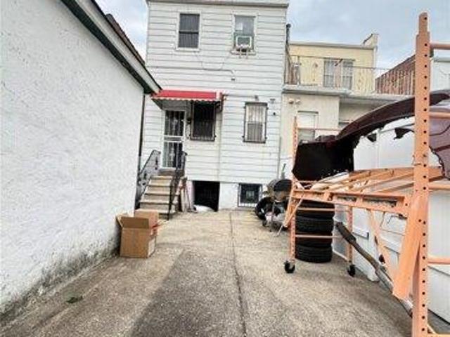 4 bedroom, East Elmhurst NY 11370 105204037