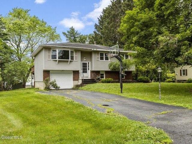 4 bedroom, East Greenbush NY 12061 LS92115522