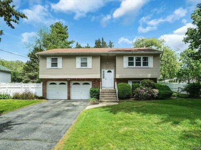 4 bedroom, East Northport NY 11731 103627011