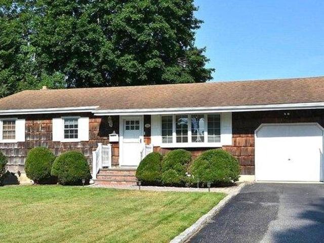 4 bedroom, East Patchogue NY 11772 104904049