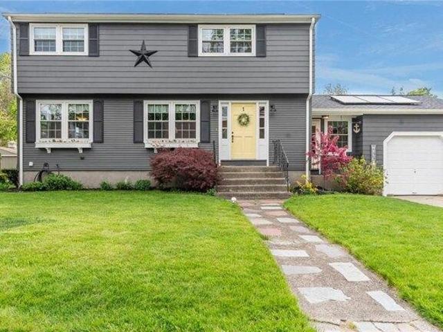 4 bedroom, East Providence RI 02916 104375166