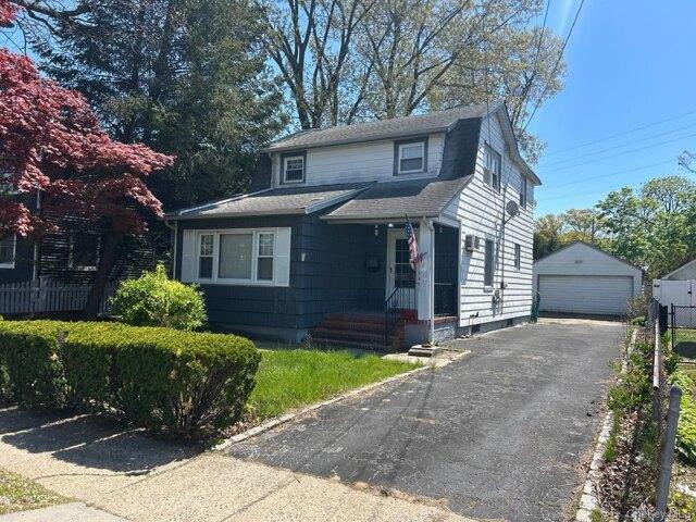 4 bedroom, East Rockaway NY 11518 103604349