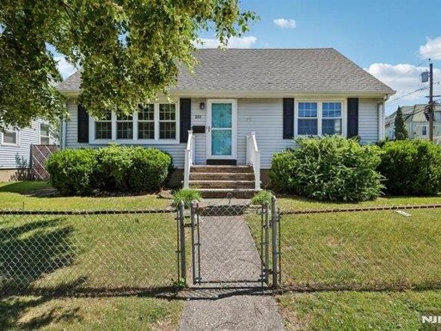 4 bedroom, East Rutherford NJ 07073 103623595