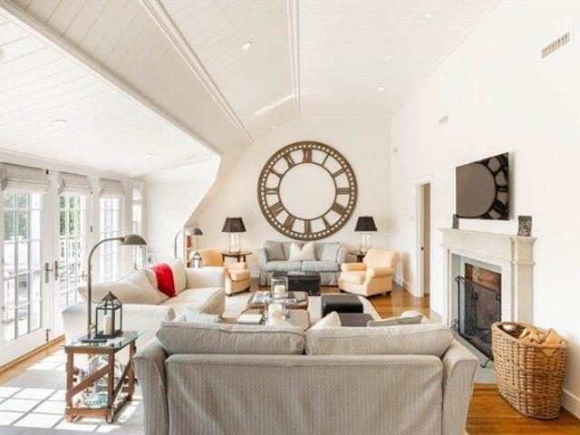 4 bedroom, Edgartown MA 02539 105174886