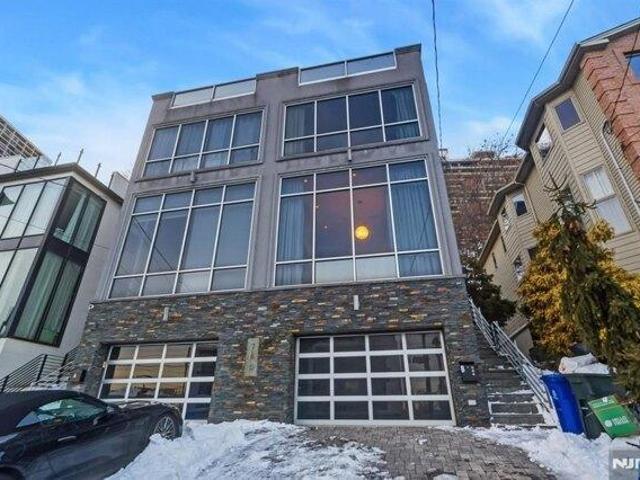 4 bedroom, Edgewater NJ 07020 102585176