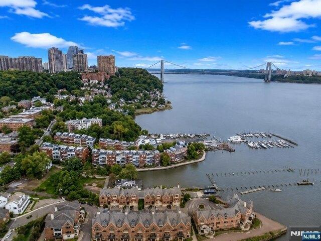 4 bedroom, Edgewater NJ 07020 104477965