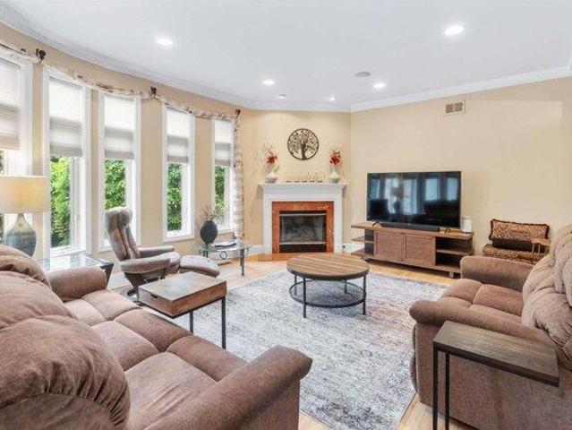 4 bedroom, Edgewater NJ 07020 104571254