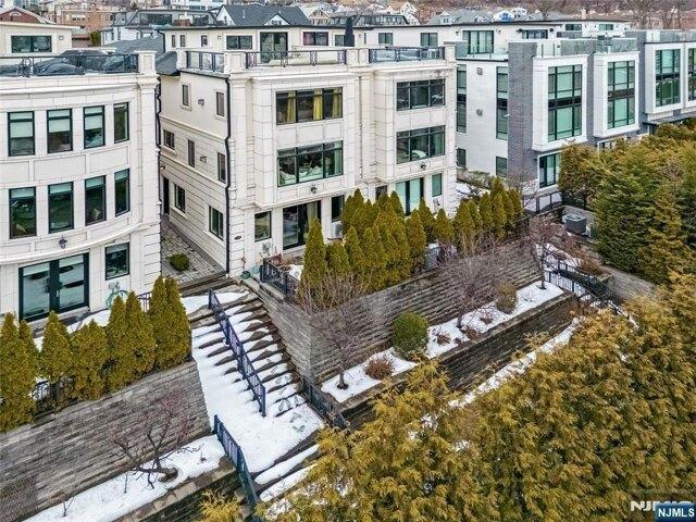 4 bedroom, Edgewater NJ 07020 104650531