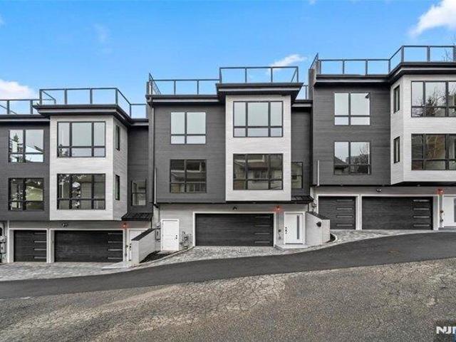 4 bedroom, Edgewater NJ 07020 104687304