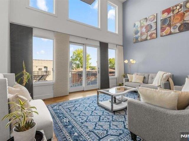 4 bedroom, Edgewater NJ 07020 104608700