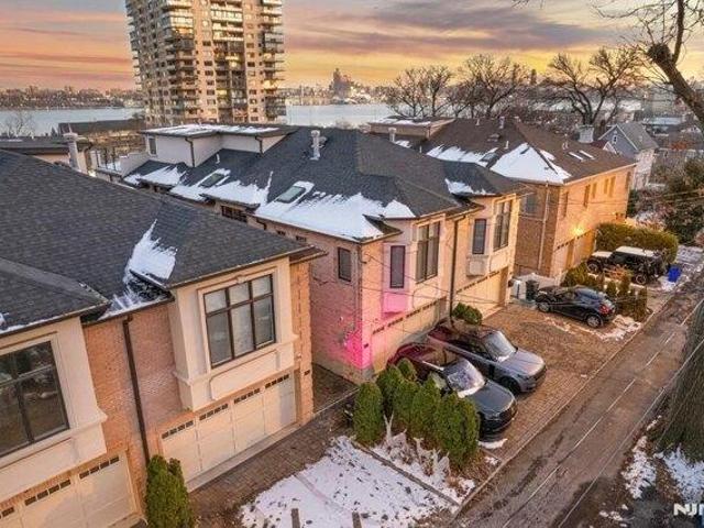 4 bedroom, Edgewater NJ 07020 88047361