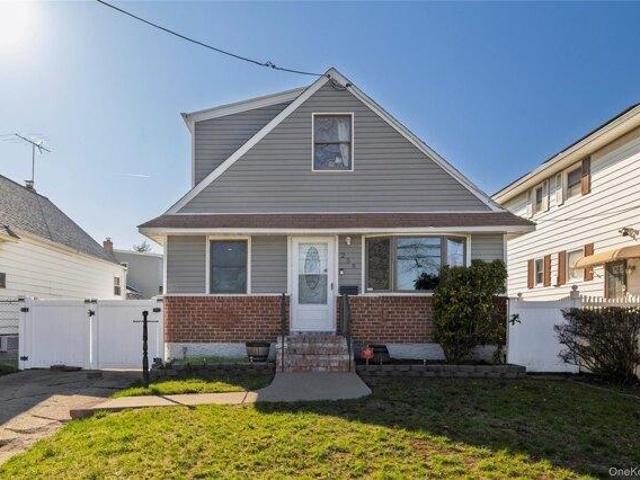 4 bedroom, Elmont NY 11003 102282246