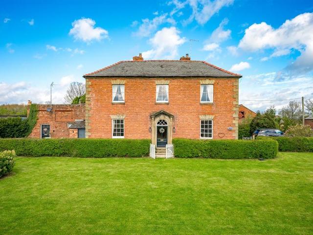 4 bedroom equestrian facility for sale