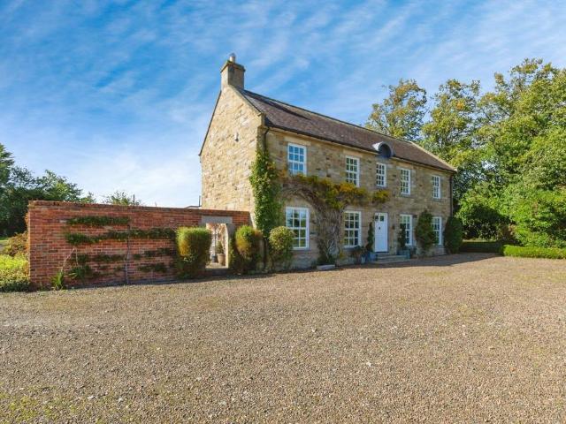 4 bedroom equestrian facility for sale