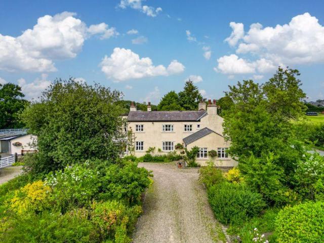 4 bedroom equestrian facility for sale