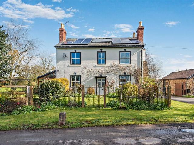 4 bedroom equestrian facility for sale