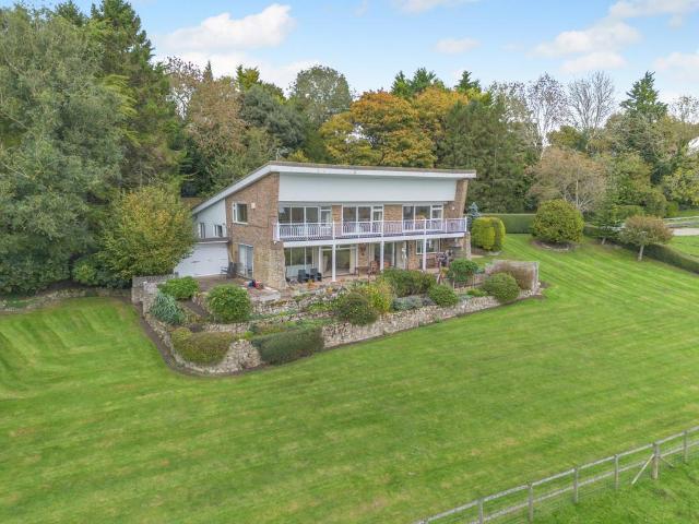 4 bedroom equestrian facility for sale