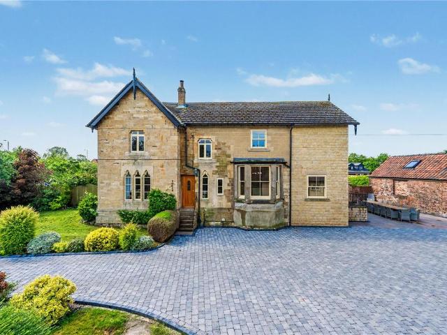 4 bedroom equestrian facility for sale