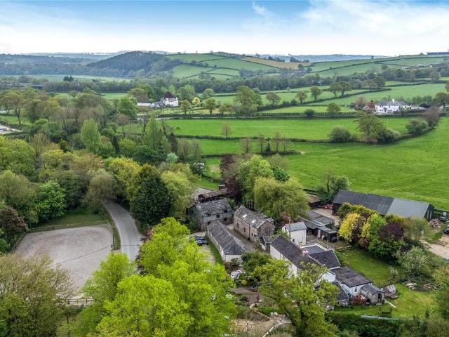 4 bedroom equestrian facility for sale