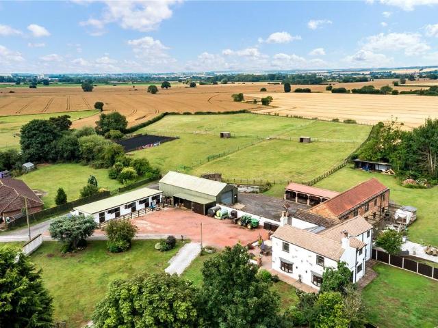 4 bedroom equestrian facility for sale