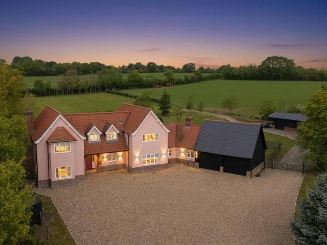 4 bedroom equestrian facility for sale
