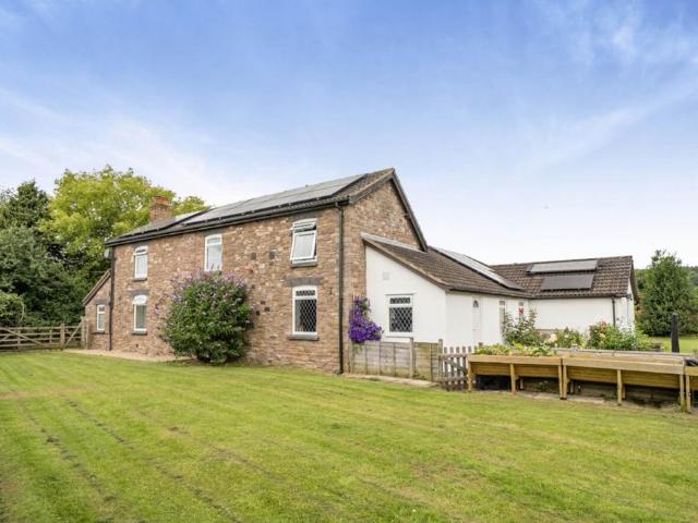 4 bedroom equestrian facility for sale