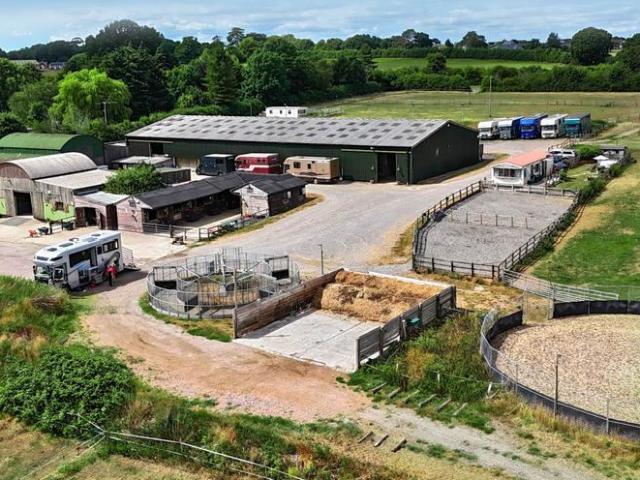 4 bedroom equestrian facility for sale