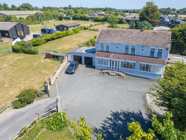 4 bedroom equestrian facility for sale