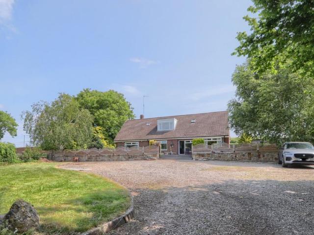 4 bedroom equestrian facility for sale