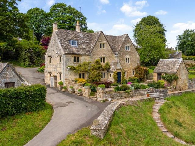 4 bedroom equestrian facility for sale