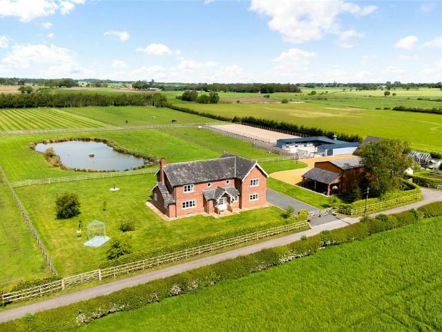 4 bedroom equestrian facility for sale