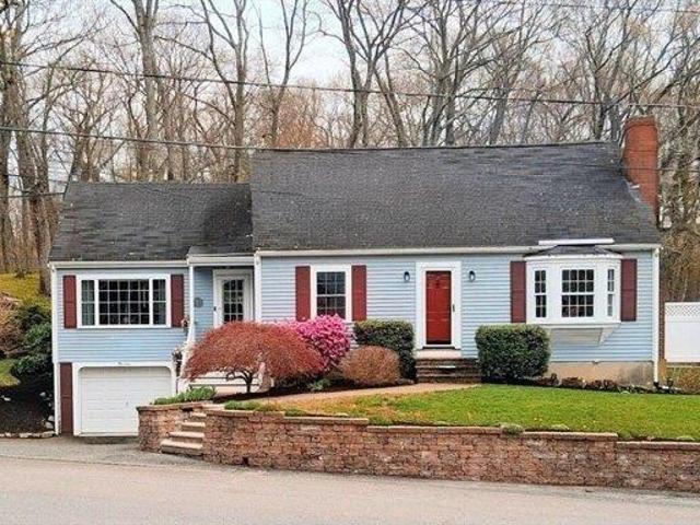 4 bedroom, Foxboro MA 02035 LS102214786