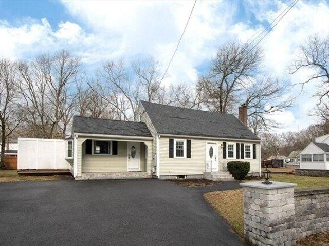 4 bedroom, Foxboro MA 02035 LS102477145